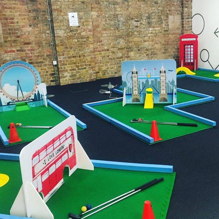 LOndon themed minigolf obstacles | Crazy Golf Blog