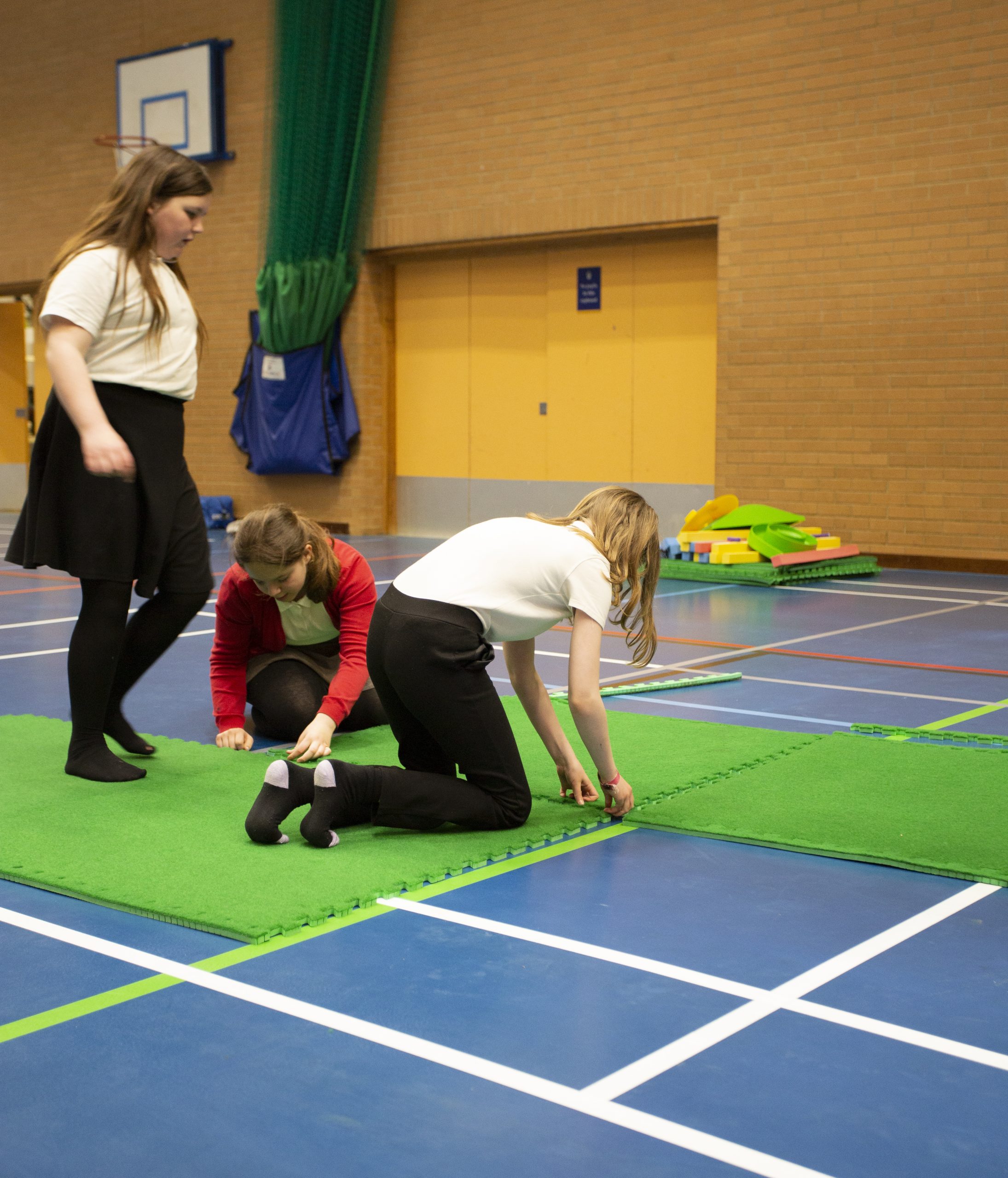 girls-playing-2 | Crazy Golf Blog